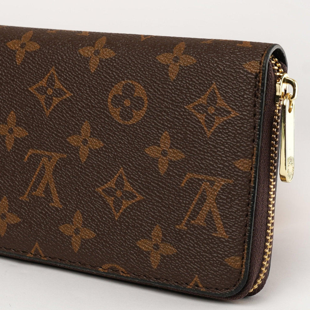 Classic Monogram Wallet with Iconic Stripe and Logo – Zari Villas